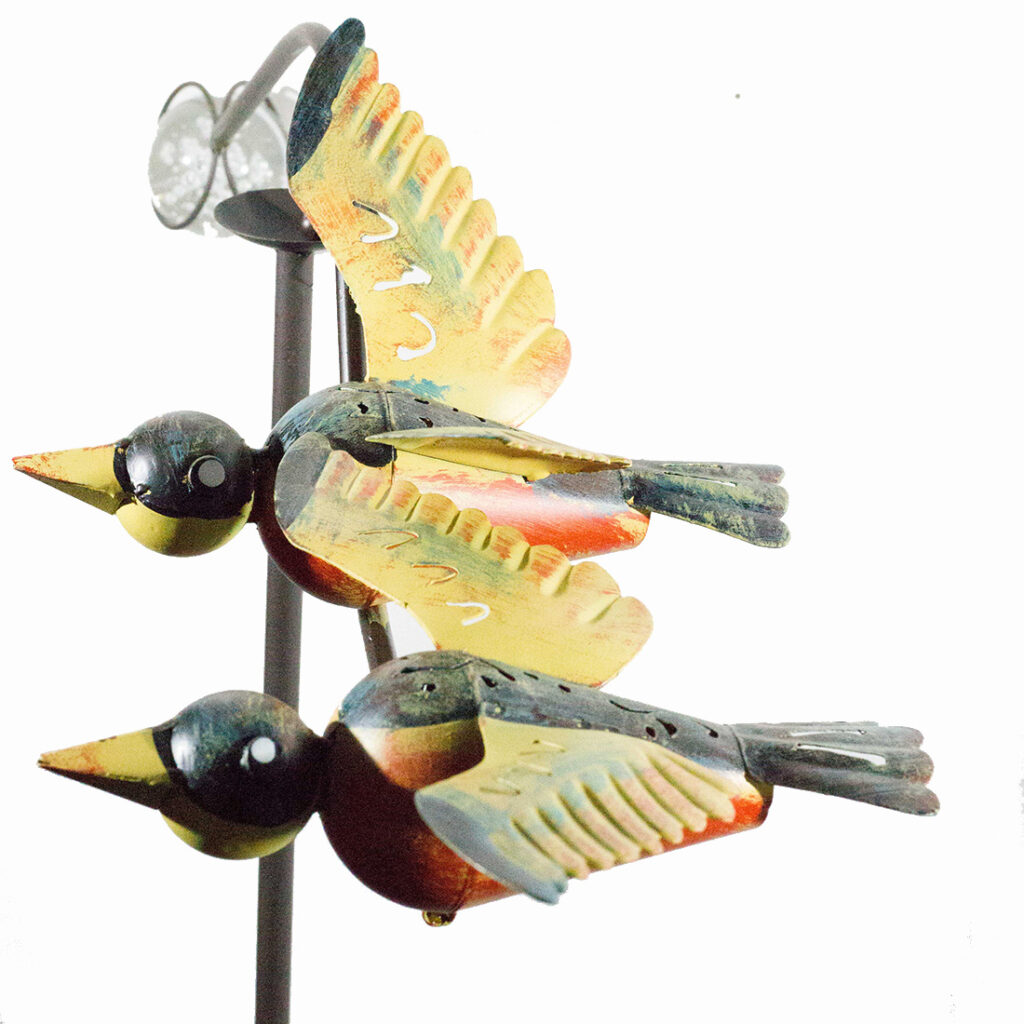 Vindspil Med Farvede Fugle Lys Laybourn Design